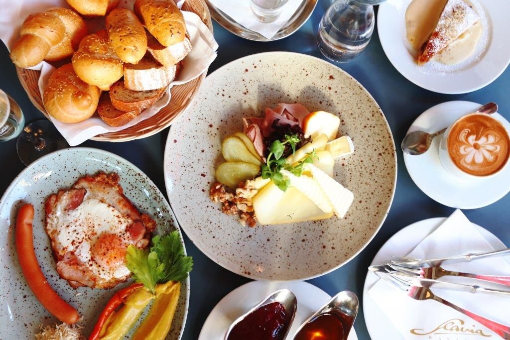 Kavárna Slavia v centru Prahy